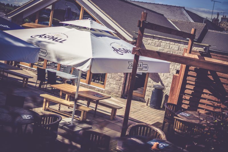 THE GATE INN TANSLEY GALLERY - OUTSIDE - The Gate Inn Tansley